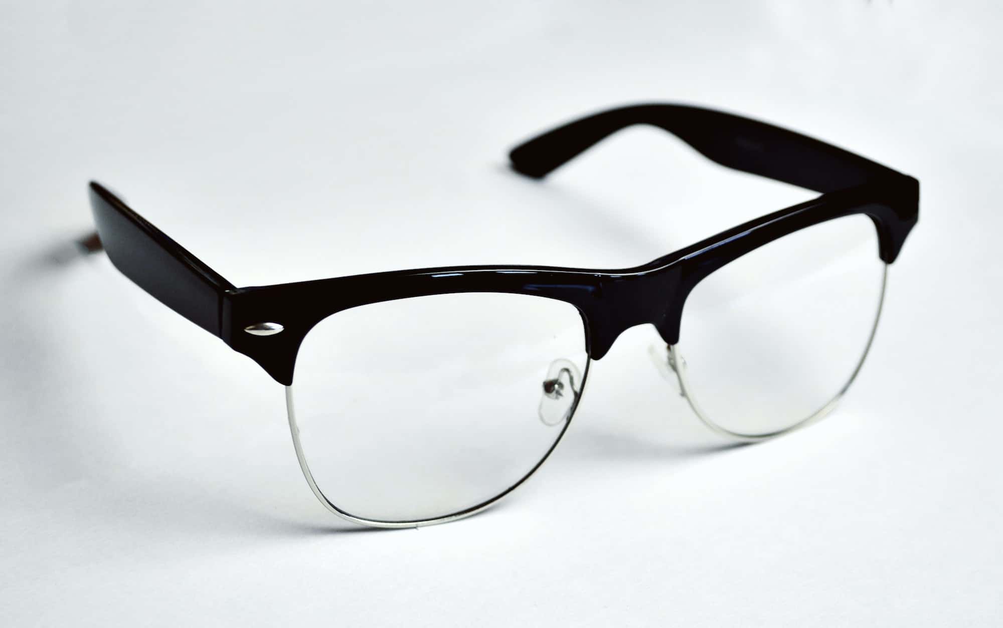 Does Justin Bieber Wear Glasses
