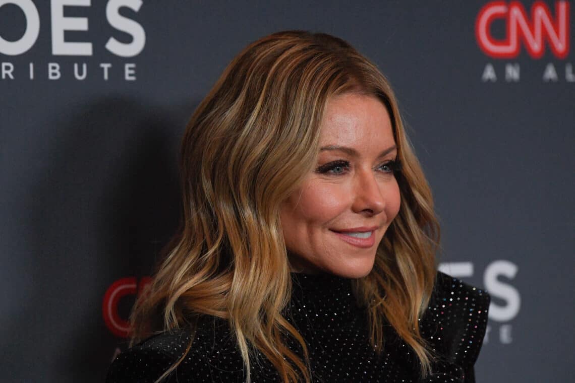 What Makeup Does Kelly Ripa Use?