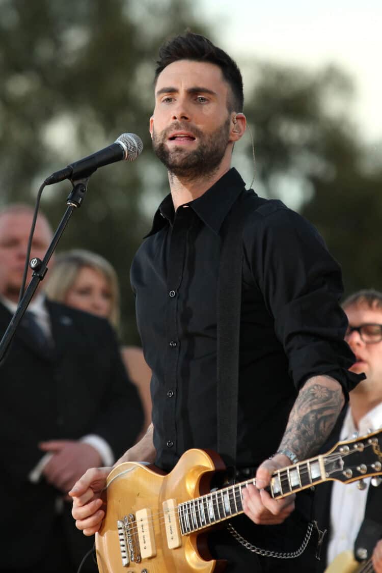 Can Adam Levine Play Guitar?