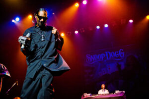 How Tall Is Snoop Dogg? Is He Really Over 6 Feet Tall?