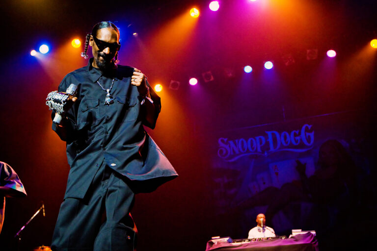 How Tall Is Snoop Dogg? Is He Really Over 6 Feet Tall?
